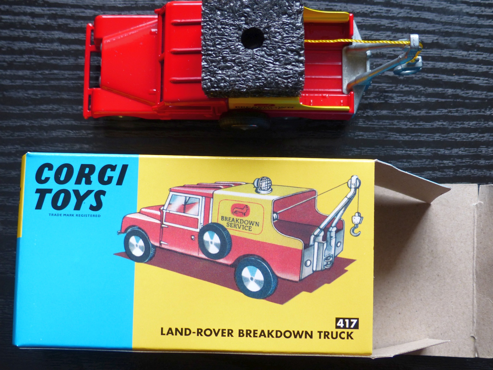 I LOVE CORGI TOYS: The Corgi Model Club: 417 Land Rover Breakdown Truck