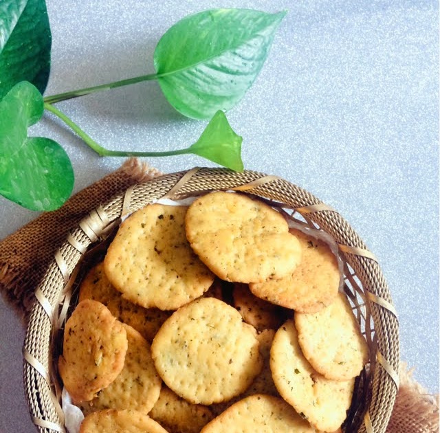 Methi Mathri - Holi Special