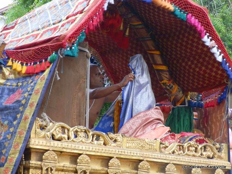 Kairavini karaiyinile - திரு அல்லிக்கேணி குளக்கரையோரம்: Sri Narasimhar ...