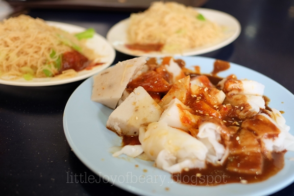 little Joy: 旺旺熟食, Wang Wang Cooked Food - The Queue for Fried Bee Hoon Mee