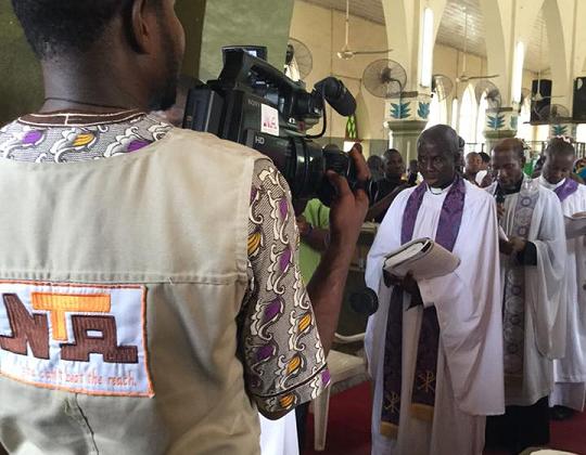 Lowo Oyediran Buried In Gbongan..See Pics From The Burial Of Man ...