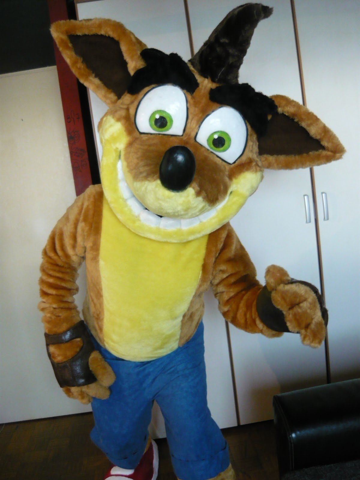 MASKOTE, MASKE, KOSTIMI, LUTKE, REKVIZITI: Nova maskota Crash Bandicoot