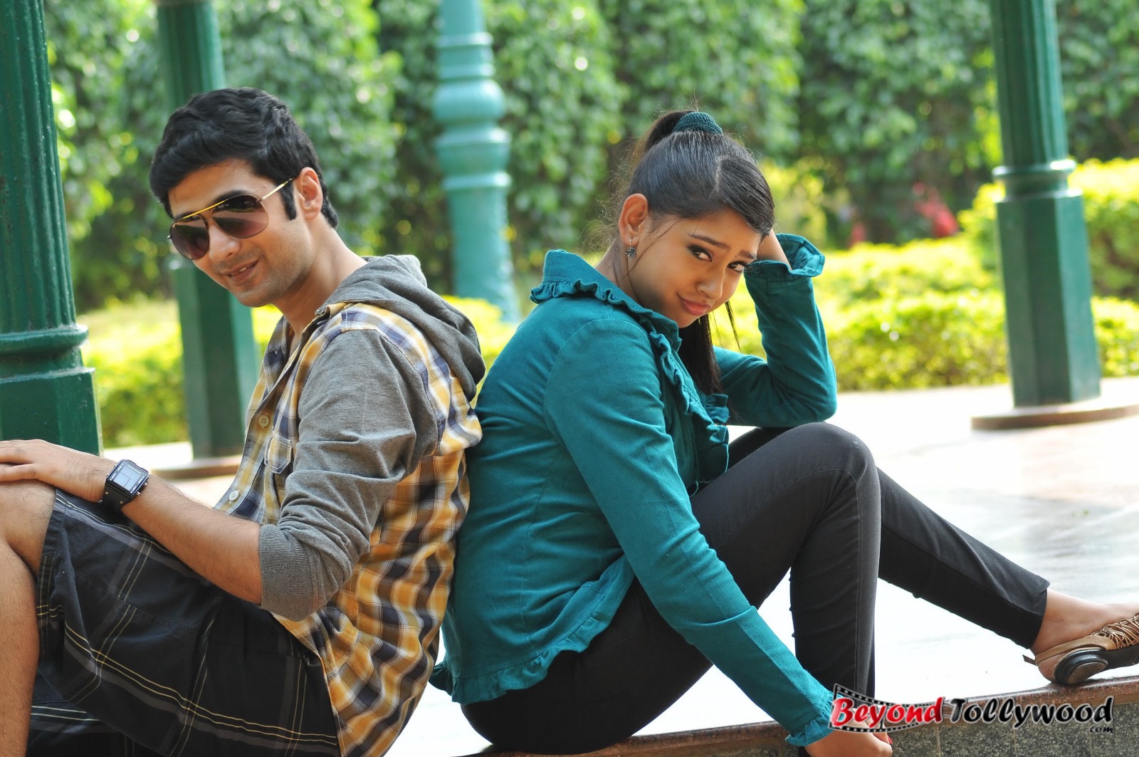 BeyondTollywood.Com: Pelli Pusthakam Movie Photos