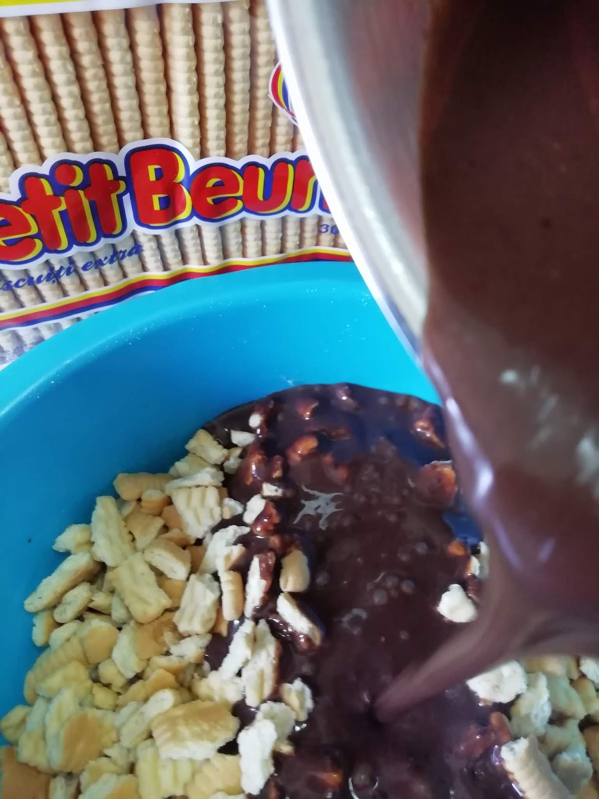 Hellena ...din bucataria mea...: Deliciu cu biscuiti RoStar, ciocolata ...