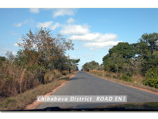 Moçambique - Sofala - Chibabava,road EN 1 and River Buzi