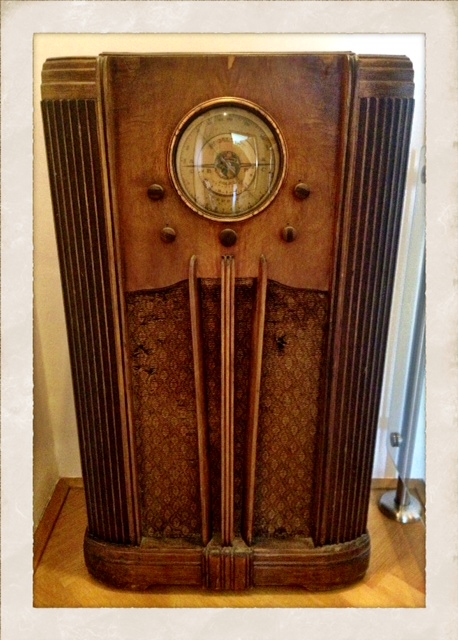 gusto: My Small Collection Of Old Radios