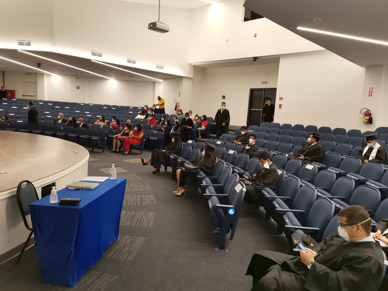 UNITEC Y CEUTEC GRADÚAN A PROFESIONALES BAJO PROTOCOLOS DE BIOSEGURIDAD