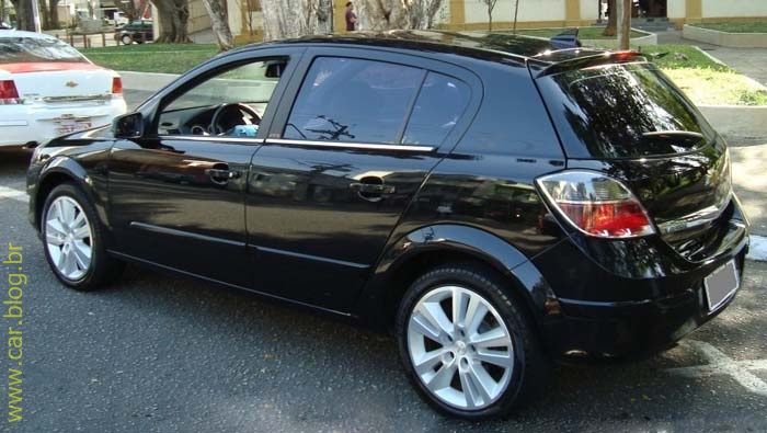 Avaliação Vectra GT-X 2010 usado: preço, fotos, consumo e ficha técnica