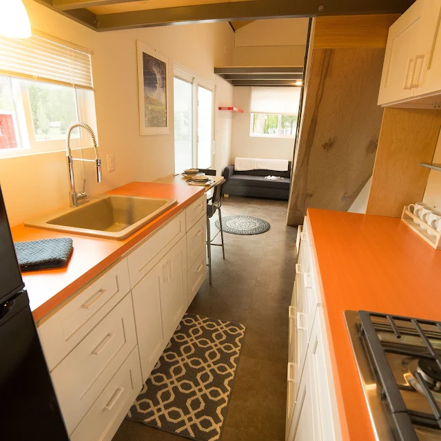 The Pop Top (192 Sq Ft) [ TINY HOUSE TOWN ]