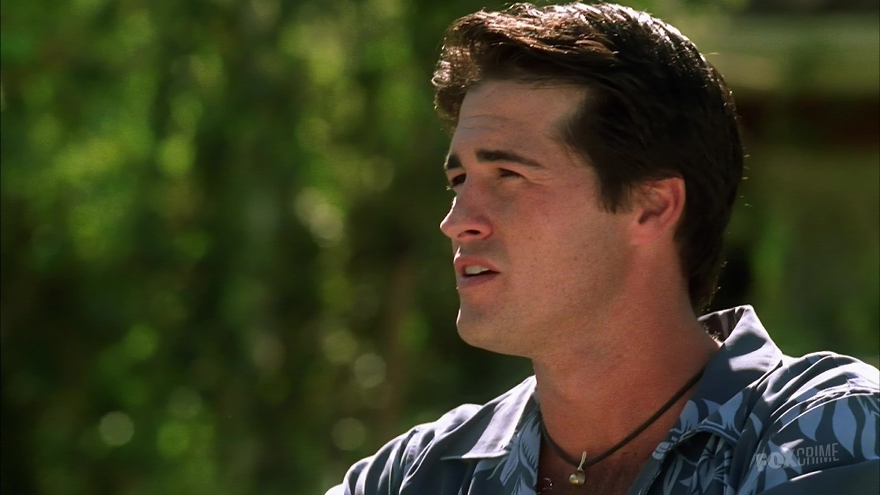 ausCAPS: Michael McLafferty shirtless in CSI 3-03 "Let The Seller Beware"