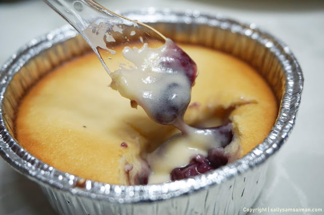 Blueberry Cheesecake Lava Cake daripada Domino's!