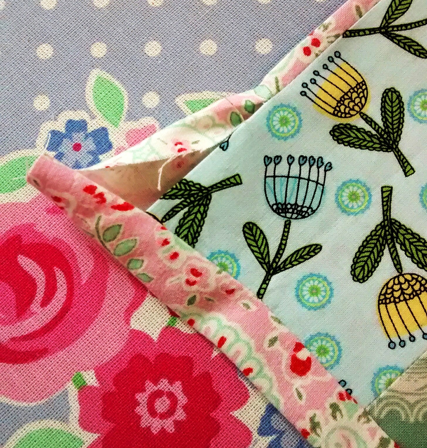 English Rose: Padded Table Runner