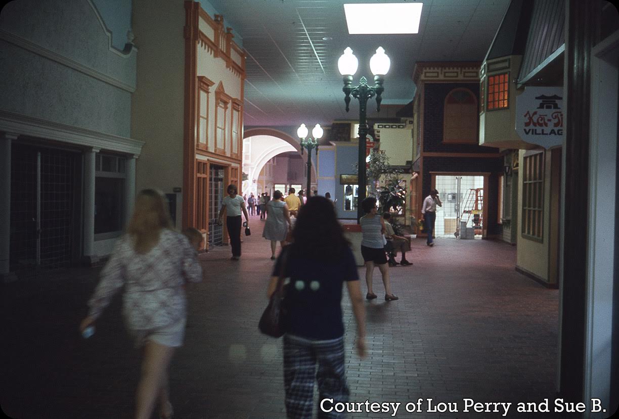 GORILLAS DON'T BLOG: Old Chicago, 1975