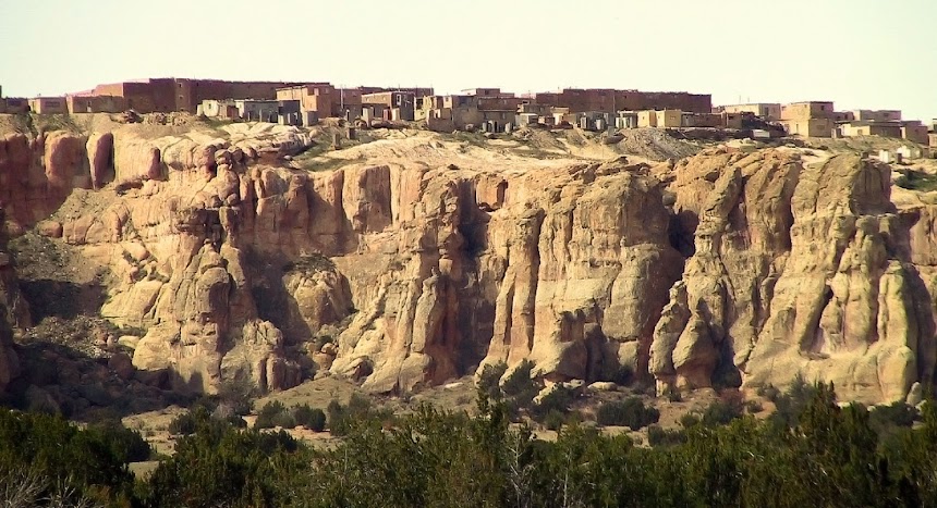 Living the life in Saint-Aignan: The Acoma Pueblo in New Mexico (USA)