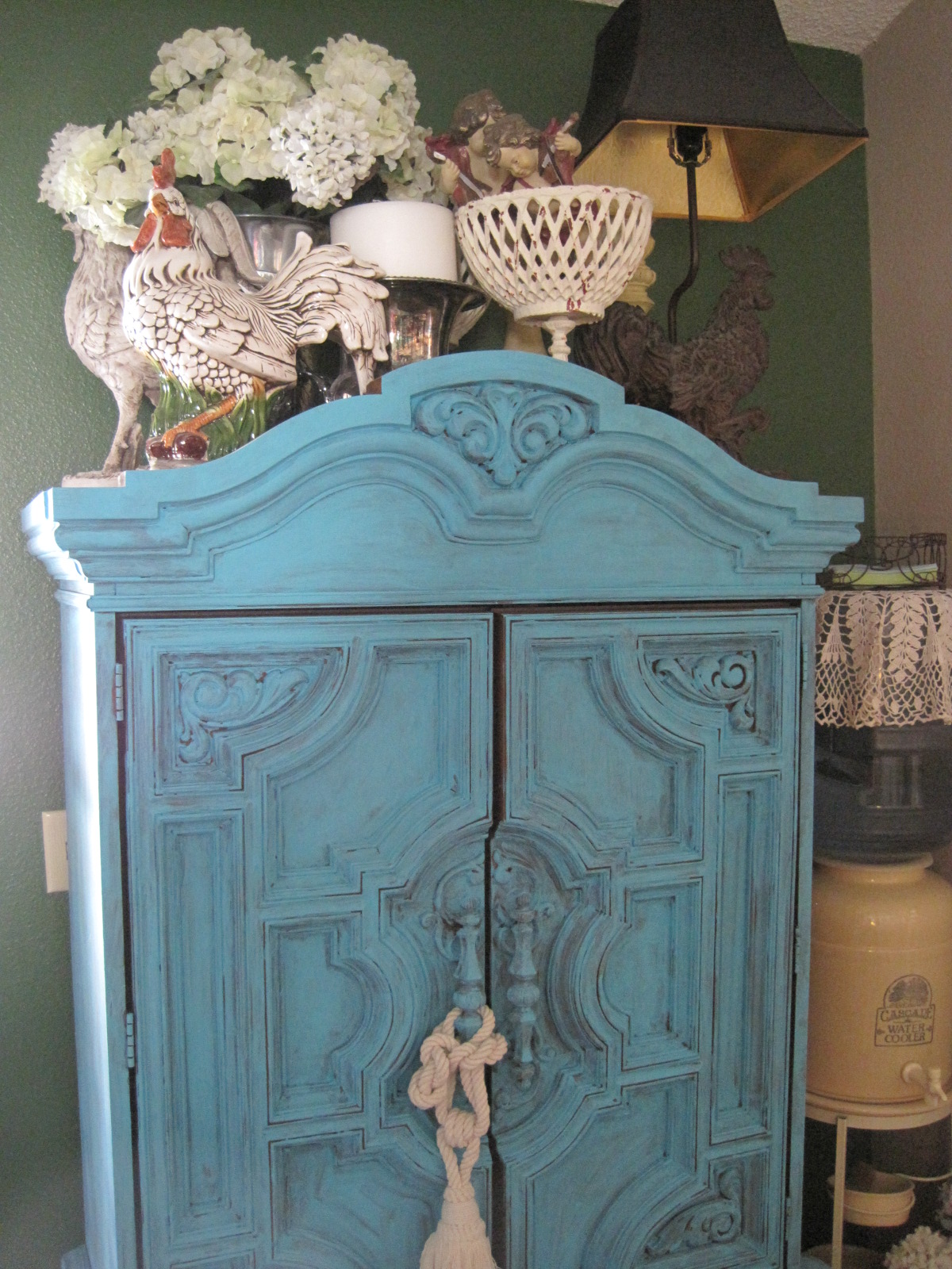 Boulder Dam Cottage: Random Decor and Garden