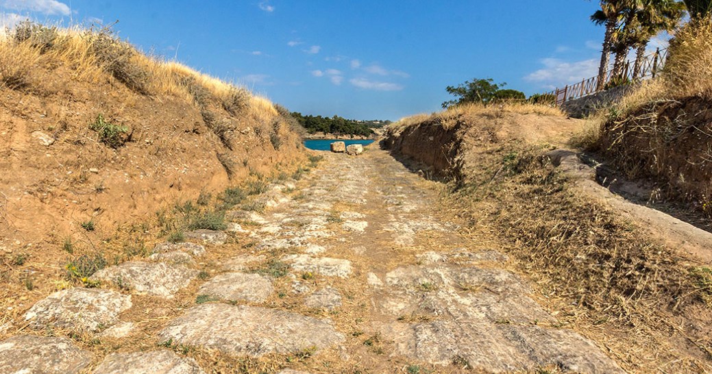 ArqueoLugares: DIOLKOS. Camino del Estrecho de Corinto. Peloponeso. Grecia