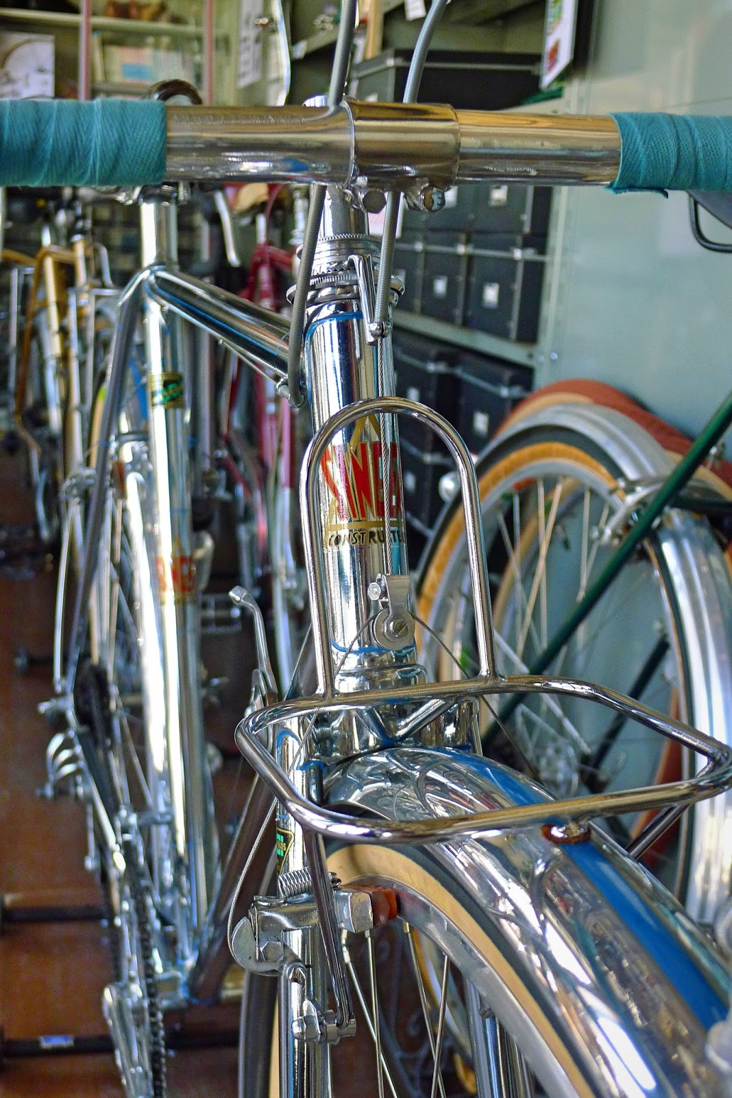 Kinki Cycle: Alex Singer Constructeur At Grand Bois