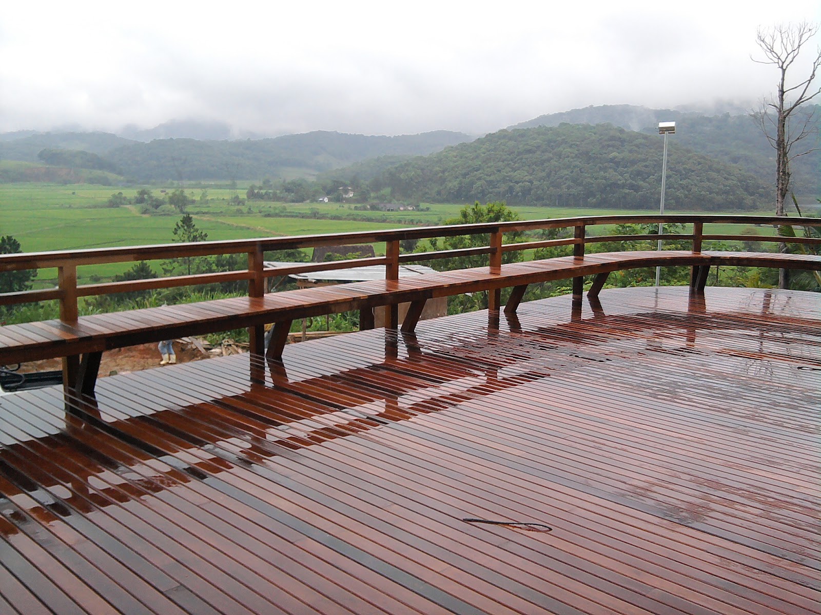 Rolf Trettin Carpintaria & Arte em Madeira: Deck de madeira com banco ...