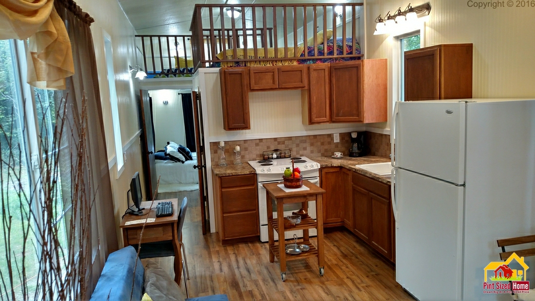 The Country From Pint Sized Home [ TINY HOUSE TOWN ]