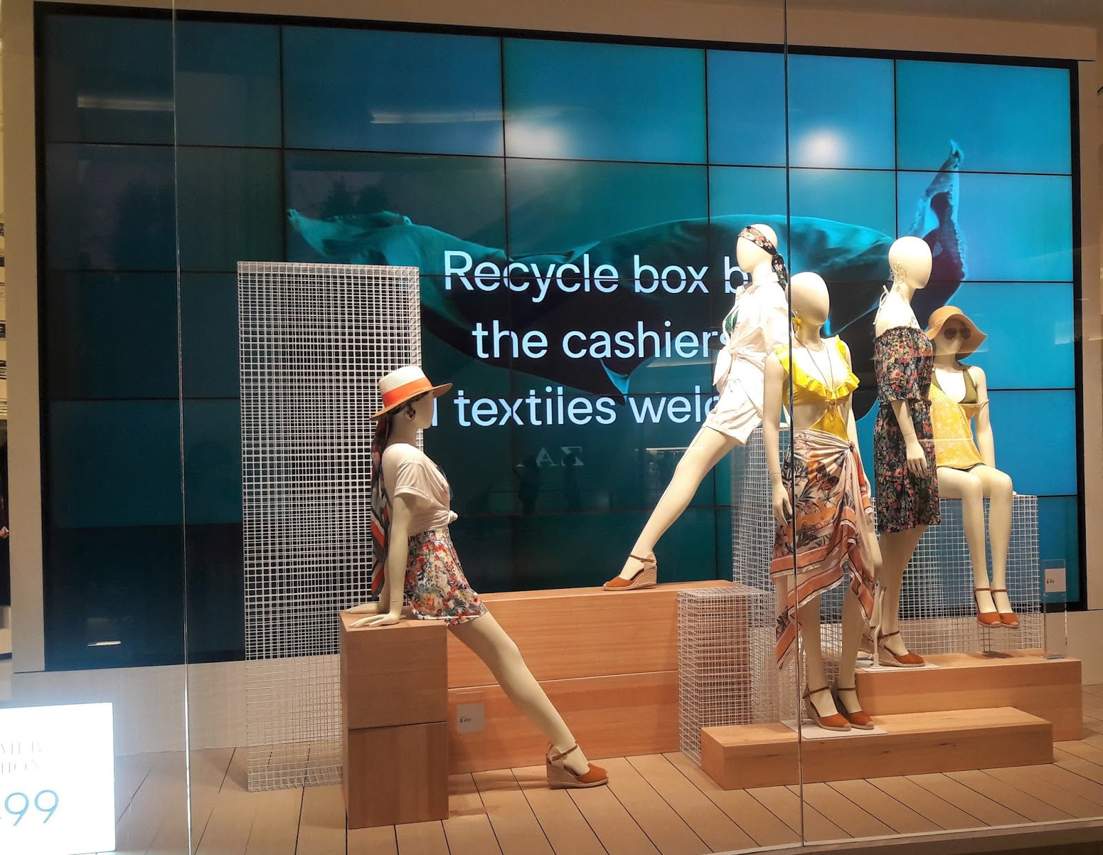 H&M window display in Siam Paragon Bangkok