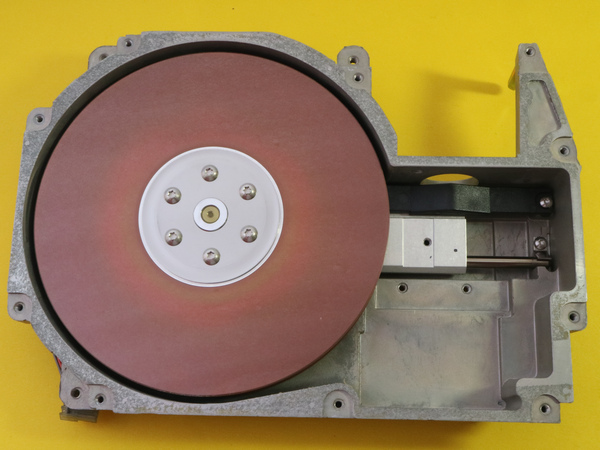 BugWorkShop - 甲蟲工作室: MiniScribe M3425P 20MB 硬碟機（Hard Disk Drive）- 拆解（二）