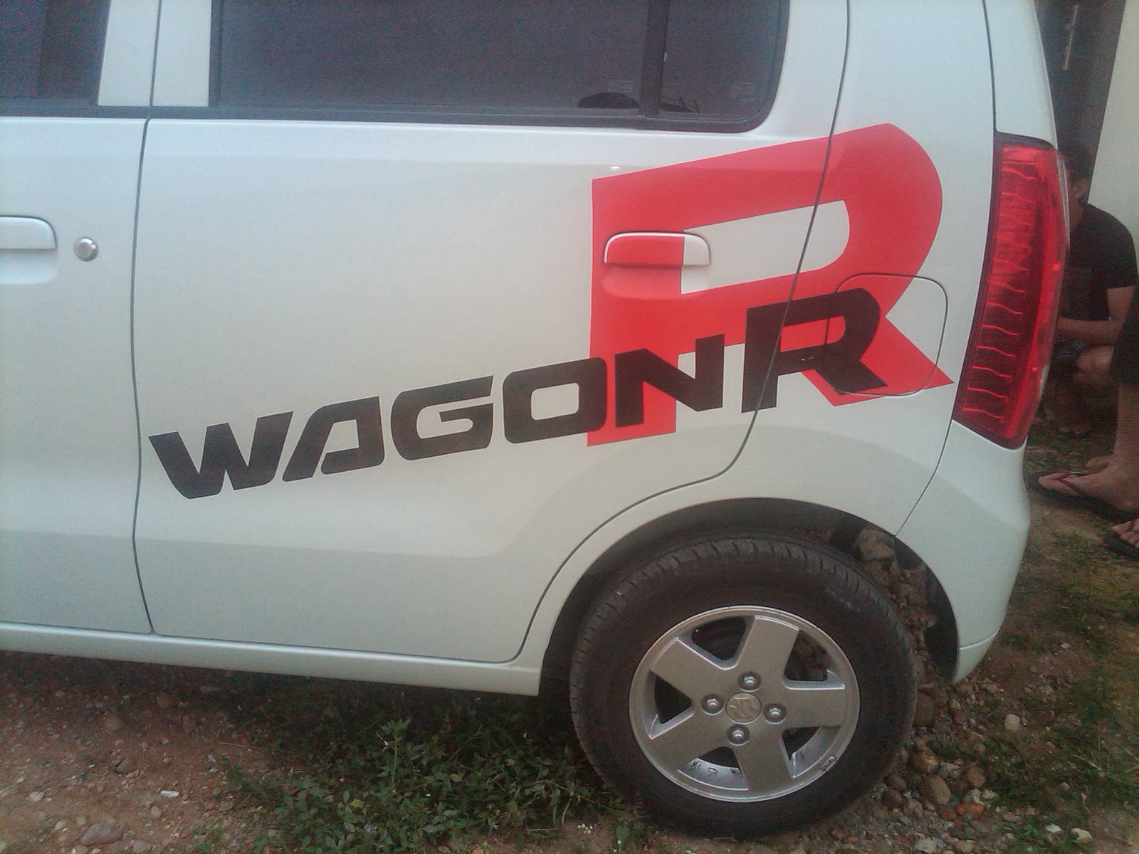 Pemasangan Sticker Branding Suzuki Wagon R - insertmedia | Jasa Desain ...