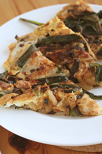 Mochitchen: Pajeon (Korean Scallions Pancake) Recipe