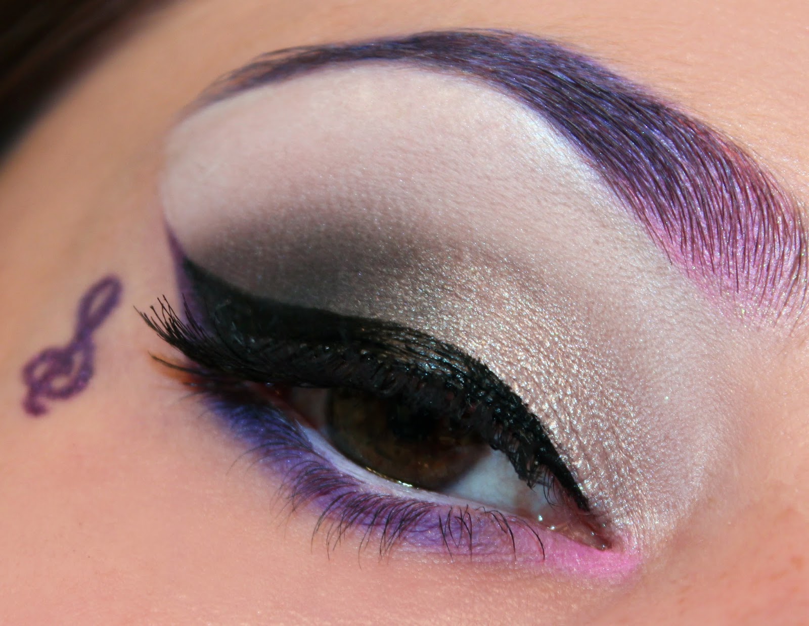 Luhivy's favorite things: My Little Pony Series : Octavia Inspired Makeup