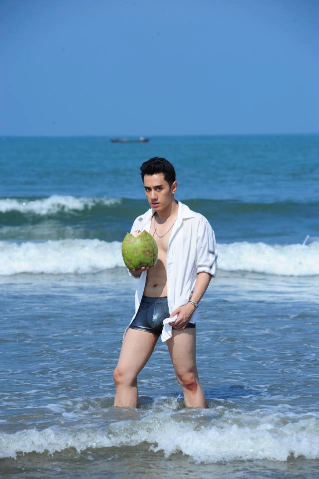 M y a n m a r H u n k s: Min Thaw Tun @ Beach