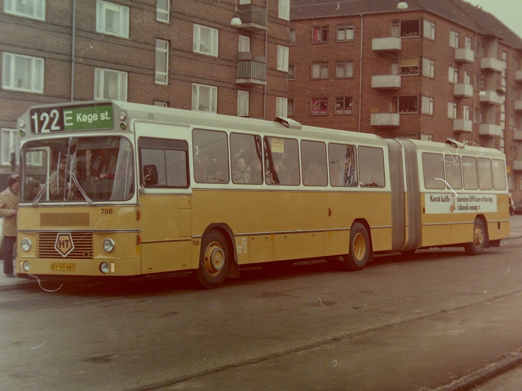Valby og København, før og nu: De røde DSB busser ved Valby Station ...