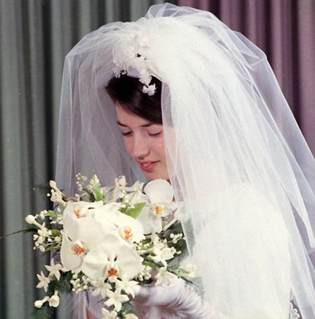 22 Fascinating Studio Portraits of Dutch Brides in the 1970s ~ Vintage ...