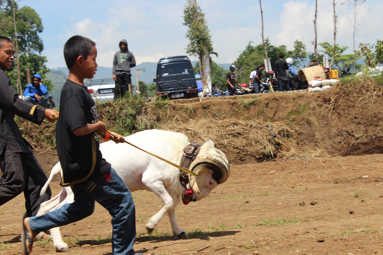 Saung Desa Wisata Ciburial Garut ~ WisataTraveling & Masakan Nusantara