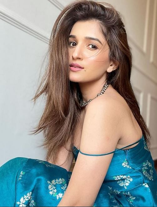 Nidhi Shah Facts, Age, Biography, Wiki, Height, Weight, Affairs, Net ...