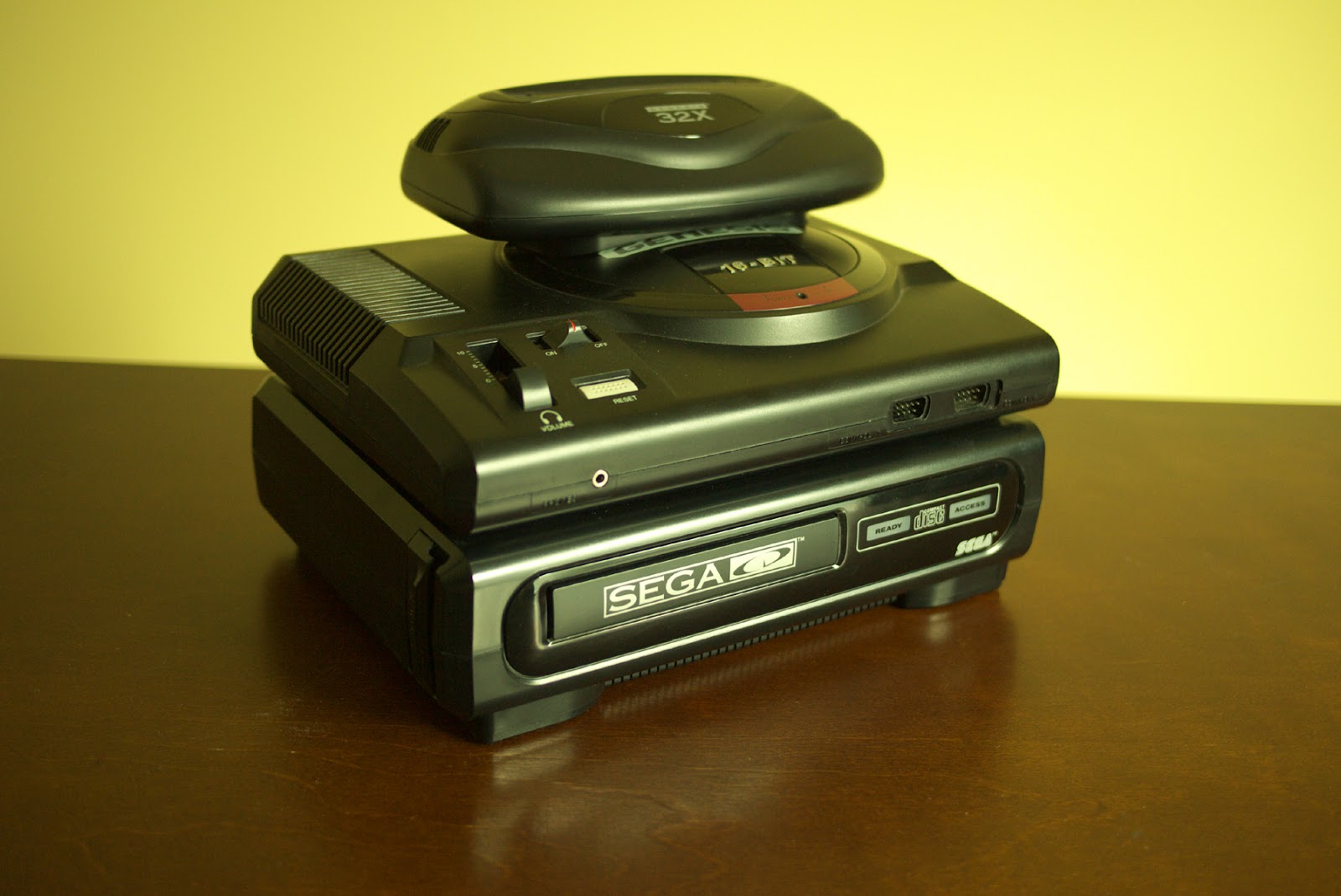 Vault 1541: [YouTube] Sega Genesis 32X