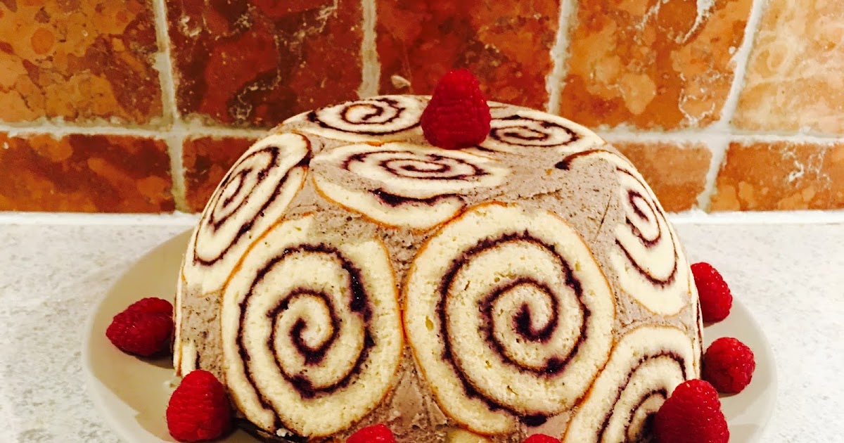 CHARLOTTE ROYALE AUX FRUITS ROUGES FACON MEILLEUR PATISSIER ET MERCOTTE