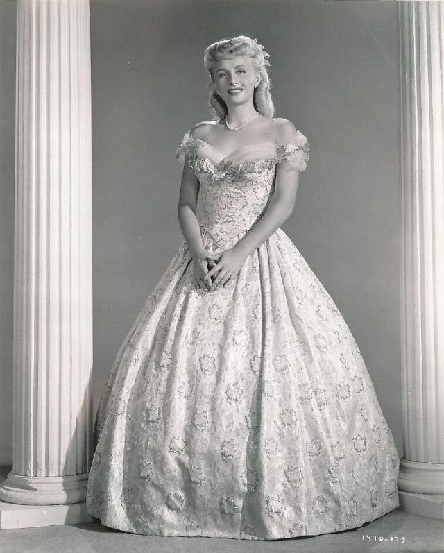 Beautiful Photos of Czech Figure Skater and Actress Vera Ralston in the ...