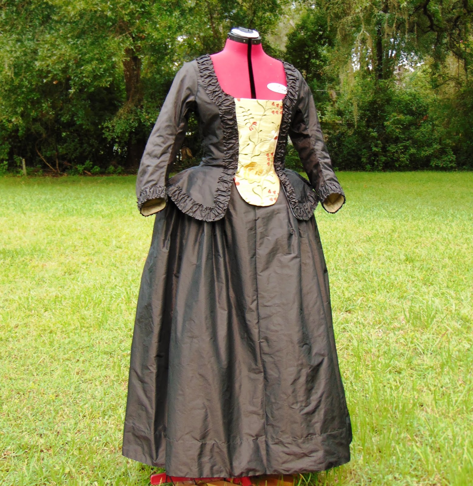 The Antique Sewist: 1760s Casaquin With Ruching - Brown Silk
