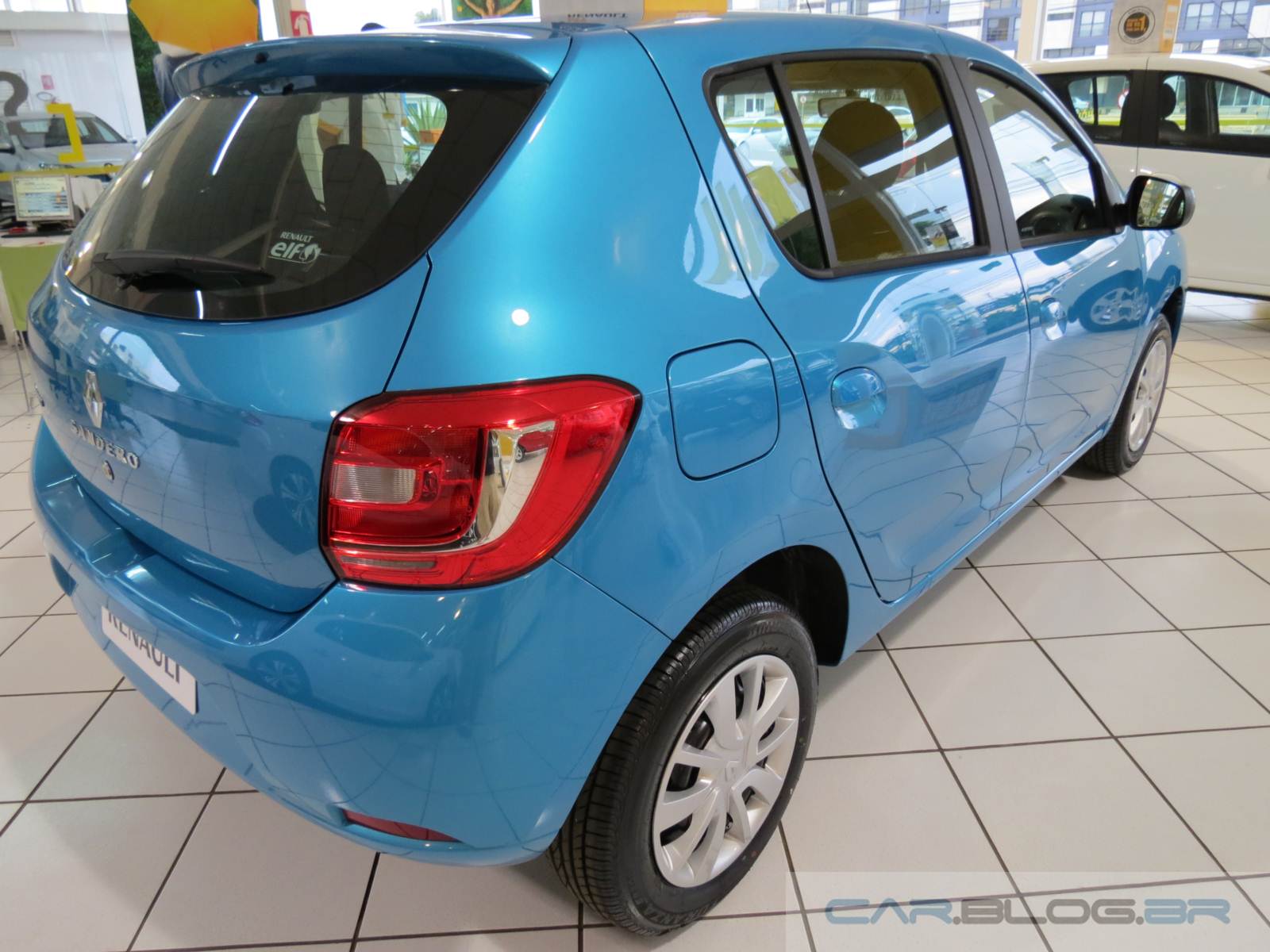 Novo Sandero 2015 Expression: consumo, preço e detalhes