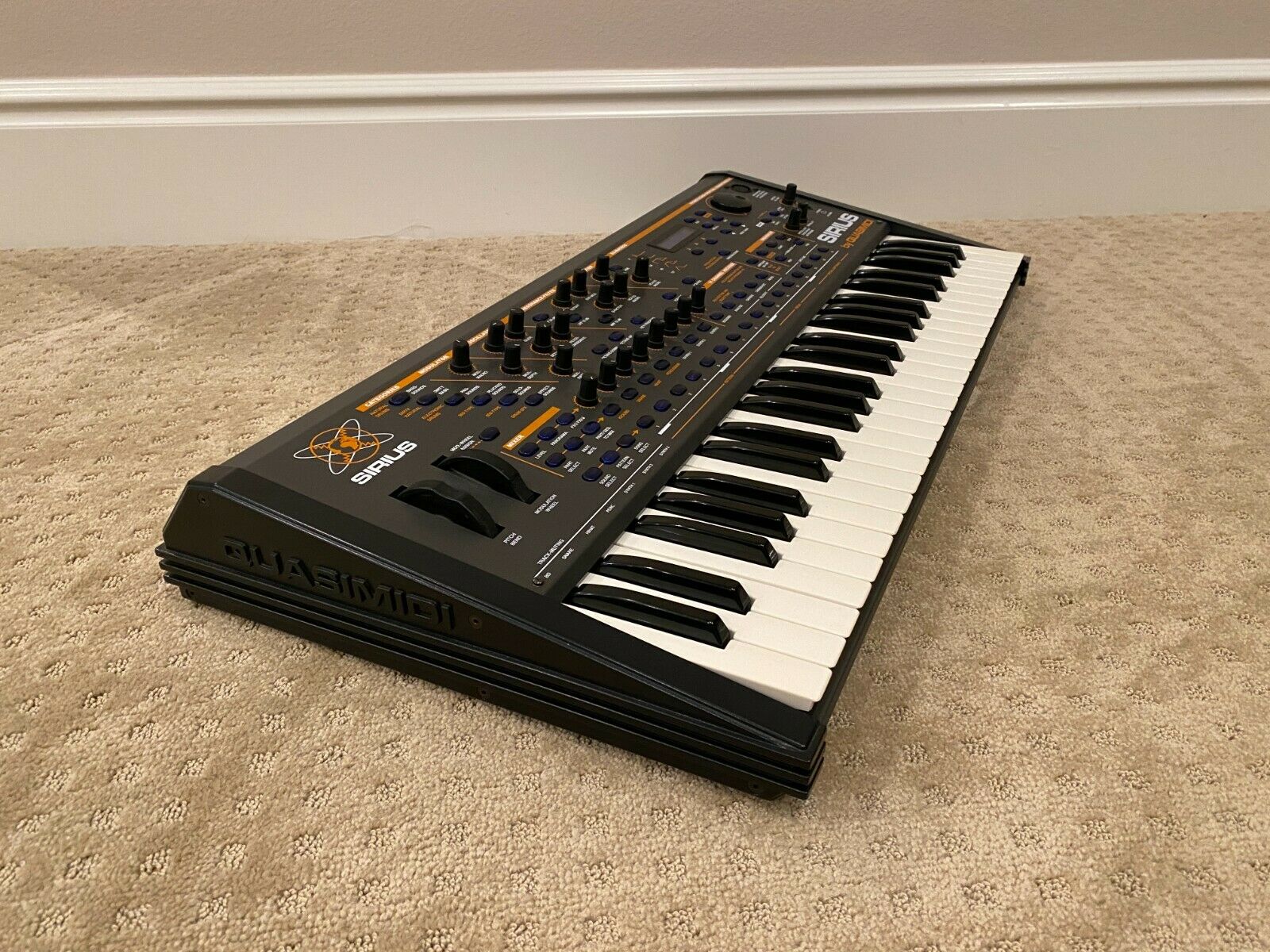 MATRIXSYNTH: Quasimidi Sirius Virtual Analog Synth w/ Mic