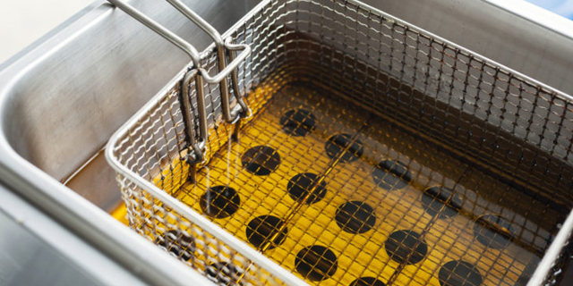 Como cuidar el aceite de la freidora para que dure mucho más tiempo