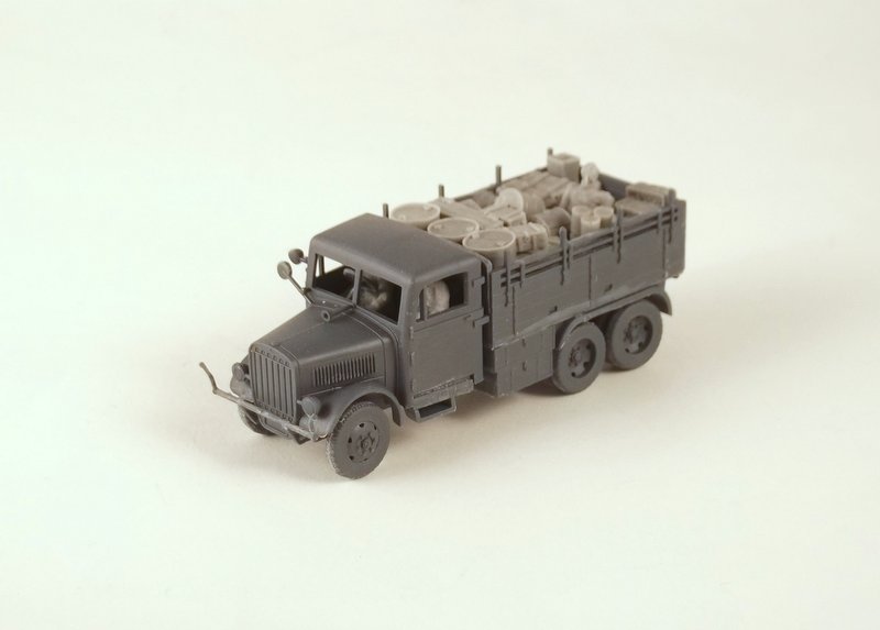 Gulumik Military Models: Praga RV with accessories 1/72