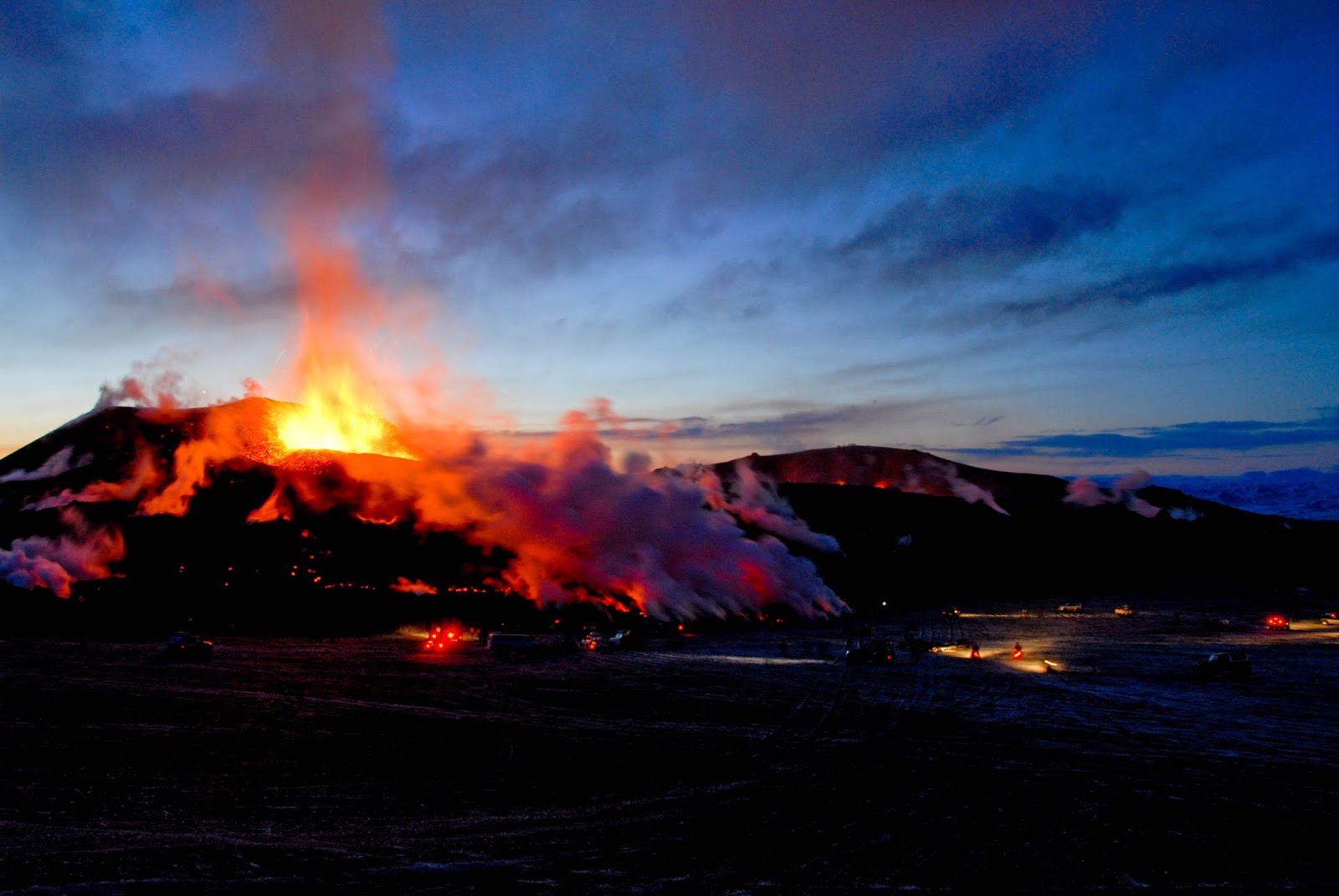 World Wildness Web: Volcano Wallpapers