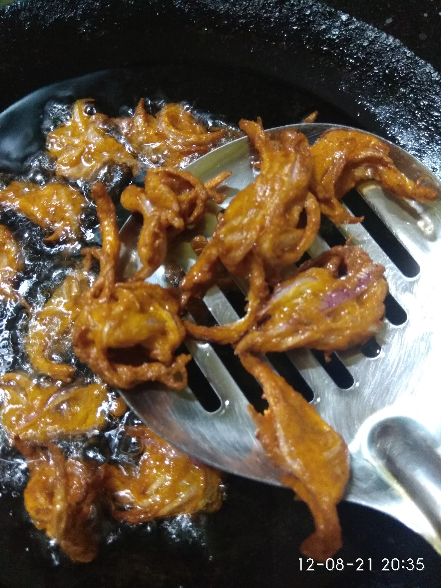 Traditional Best Recipes Ever @foodie: Maharashtrian Snack - "KANDE BHAJJI"