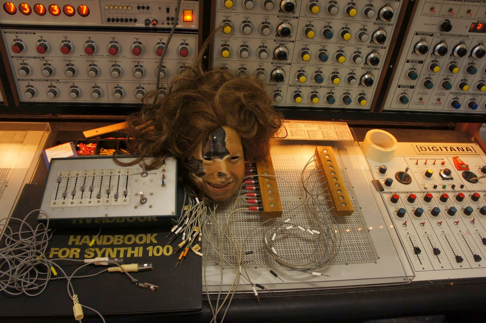 How freaking cool would it be to see a tour of Aphex's studio? : r ...