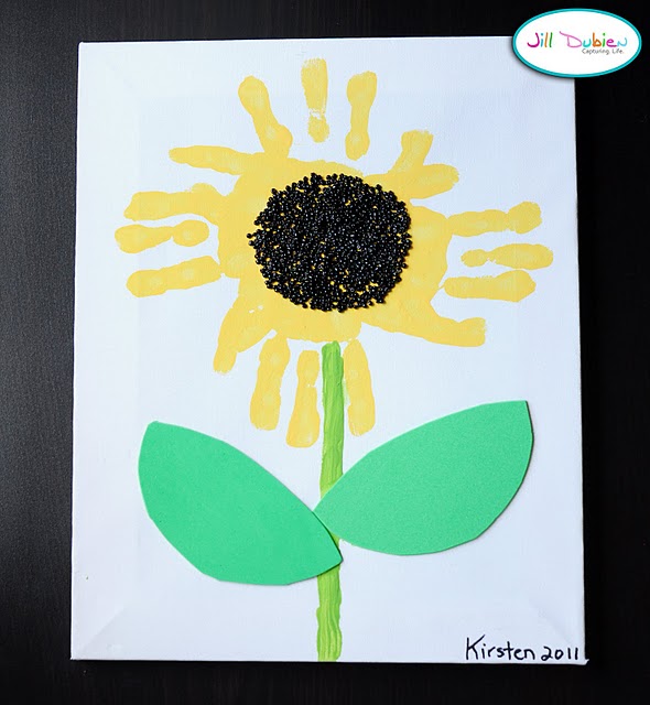 Little Flowers Crafts: handprint sunflowers