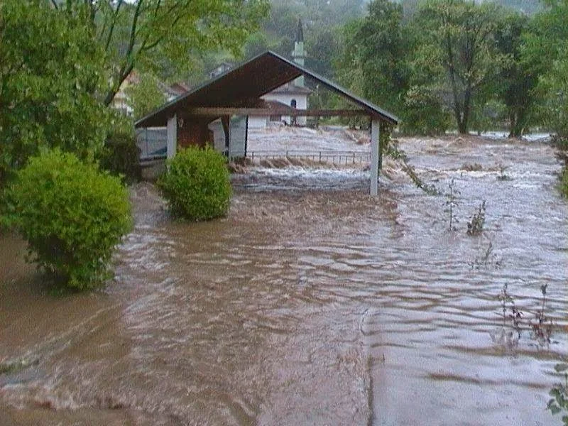 Nabujale rijeke i potoci širom BiH