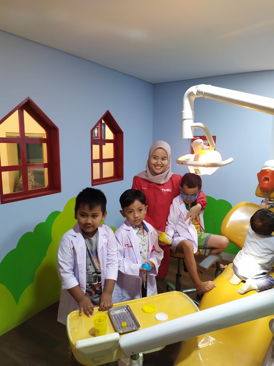 Medikids Klinik Perawatan Gigi Anak serasa keliling dunia. - Black Girl