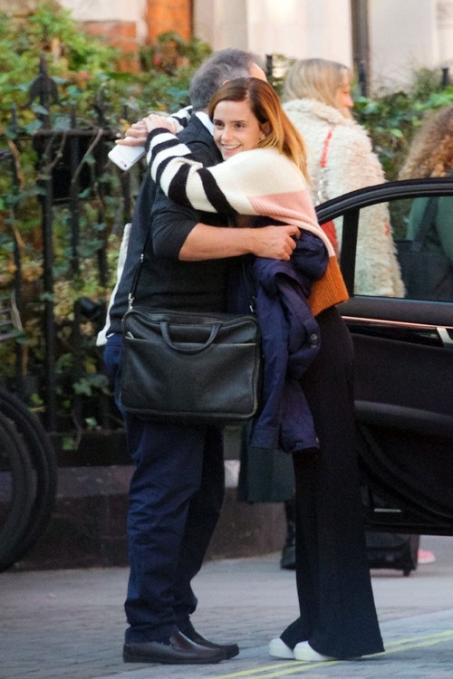 Emma Watson Updates: Emma Watson hugging her dad in London [October 22 ...