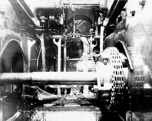 Steam Memories: Bullied pacific enclosed valve gear.