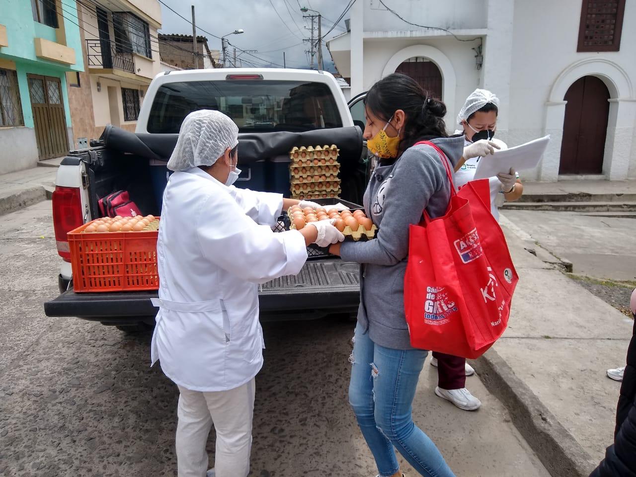 SENA entrega víveres que producen sus granjas a 220 familias en 5 ...